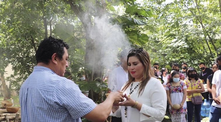 Universitarios conservan tradiciones, celebran la ceremonia del Saká ...